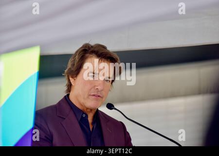 Actor Tom Cruise speaks during David Beckham's Star Ceremony On The ...