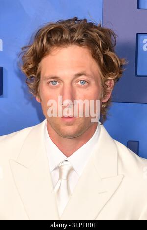 Jeremy Allen White at the Final Family Meal event for Season 5 of the ...