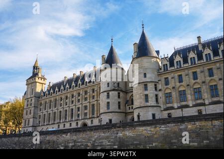 Paris, France - April 04, 2026: A Bateaux Parisiens boat, "ISABELLE ...