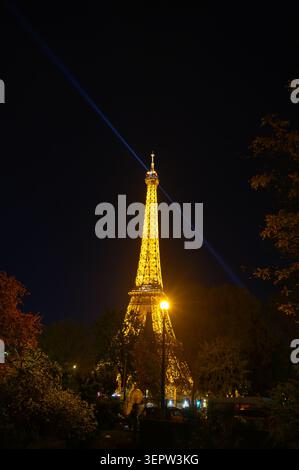 Paris, France - April 04, 2026: A double-deck Bateaux Parisiens tour ...