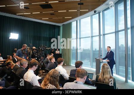 Wes Streeting speaking about progressive capitalism at No1 Tower Place ...