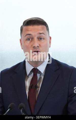 Wes Streeting speaking about progressive capitalism at No1 Tower Place ...