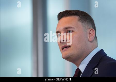 Wes Streeting speaking about progressive capitalism at No1 Tower Place ...