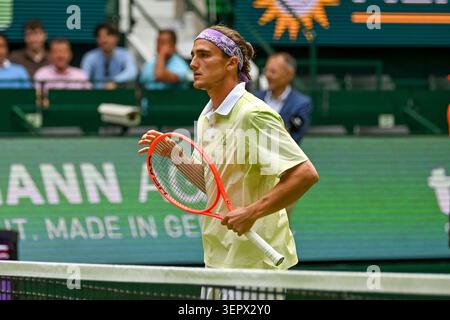 Halle, Deutschland. 16th June, 2026. Sho Shimabukuro (JPN) schlaegt ...