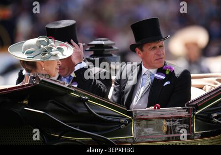The carriage The Princess Royal, Peter Phillips, Harriet Sperling and ...