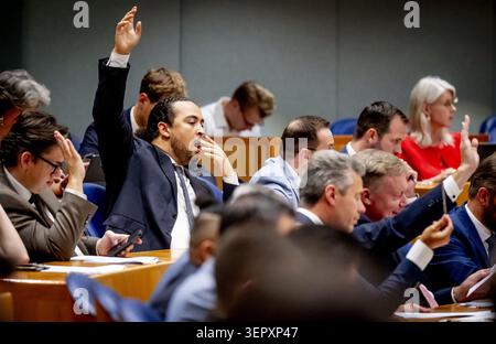 THE HAGUE - Don Ceder of the ChristenUnie during the votes in the House ...