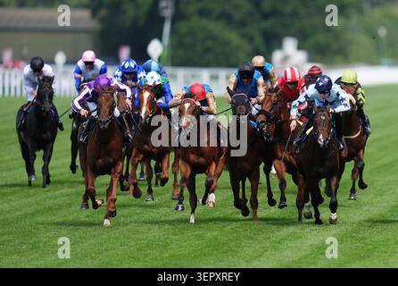 Great Barrier Reef ridden by Wayne Lordan coming home to win the ...