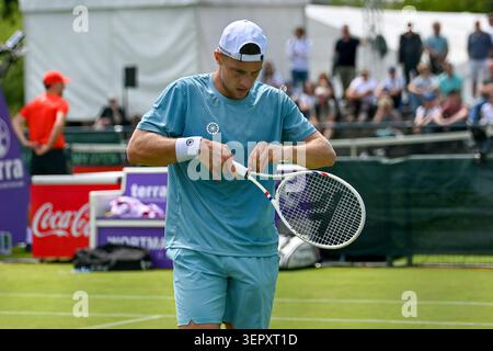 Halle, Deutschland. 16th June, 2026. Alexander Zverev (GER) schlaegt ...