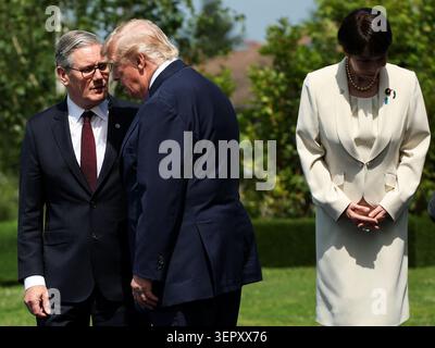 Japanese Prime Minister Sanae Takaichi and UK Prime Minister Keir ...