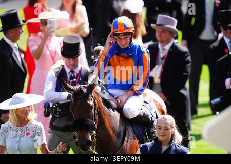 Mission Central ridden by Ryan Moore on their way to winning the King ...