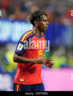 Atlanta, Aarhus, USA. 15th June, 2026. LAMINE YAMAL from Spain looks on ...
