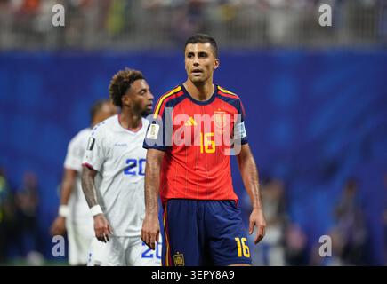 Atlanta, Aarhus, USA. 15th June, 2026. LAMINE YAMAL from Spain controls ...