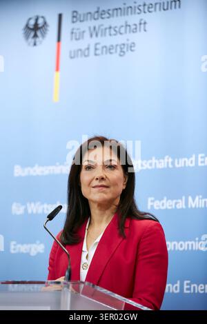 Katherina Reiche (CDU), Federal Minister for Economics and Energy ...