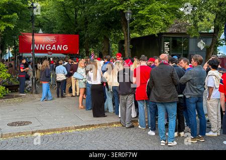 Oslo 20260616. Long queues to get into Fotball in the city center at ...