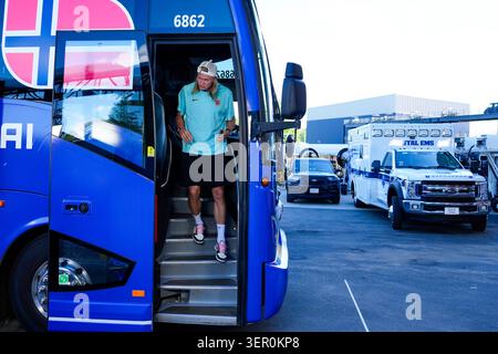 Foxborough, Massachusetts, USA 20260616. Players arrive at the stadium ...
