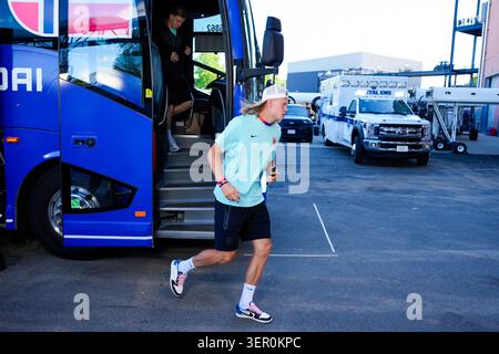 Foxborough, Massachusetts, USA 20260616. Players arrive at the stadium ...