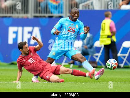 Arthur Masuaku (DR Kongo, #26) im Zweikampf mit Djed Spence (England ...