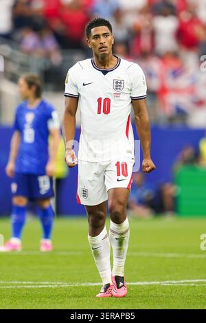 England midfielder Jude Bellingham (10) passes the ball during the ...
