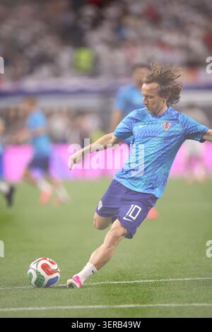 Luka Modri? of Croatia warms up during the FIFA World Cup game between ...
