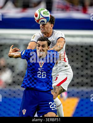 DALLAS - (lr) Petar Musa of Croatia and Ezri Konsa of England during ...