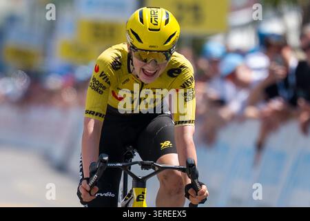 Locarno, Switzerland - JUNE 18: Sarah Van Dam of Team Visma | Lease a ...