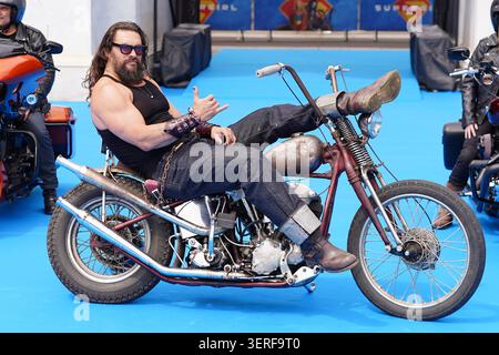 Jason Momoa during a photocall for Supergirl at Village Underground in ...
