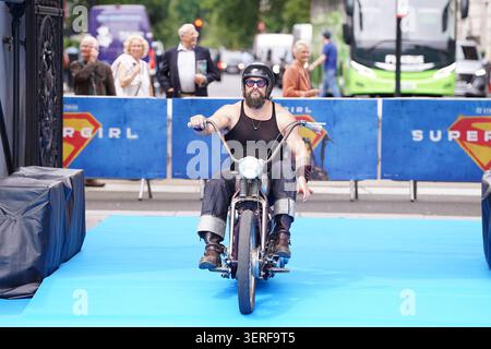 Jason Momoa during a photocall for Supergirl at Marble Arch in central ...