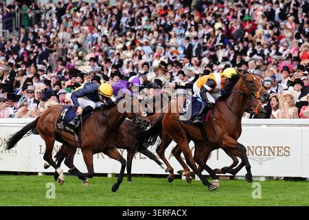 Nola Soul ridden by Seamie Heffernan on their way to winning the ...