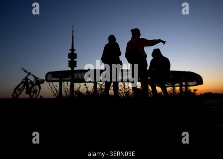 Munich, Germany. 19th June, 2026. Early risers watch the sunrise on ...