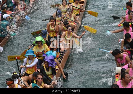Players throwing water at each other on dragon boat race in Aberdeen ...