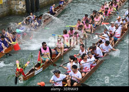 Players throwing water at each other on dragon boat race in Aberdeen ...