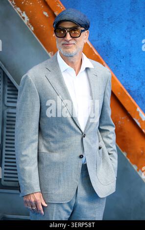 Craig Gillespie attends the 'Supergirl' UK Sneak Peek Fan Event held at ...