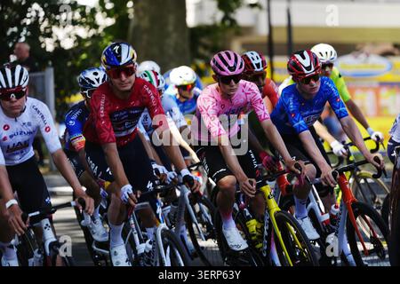 The race during Stage 6 of the Giro Next Gen 2026, from Velletri to ...