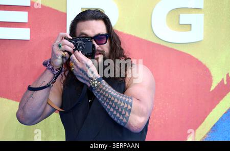 Jason Momoa taking a photo the UK sneak peak fan event for the movie ...