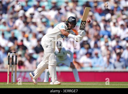 LONDON, ENGLAND - JUNE 19: Rachin Ravindra of New Zealand bats during ...