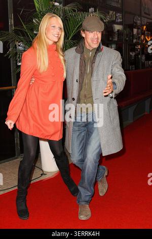 Gedeon Burkhard r mit Freundin Annika Bormann - Eine Dunkle Begierde A ...