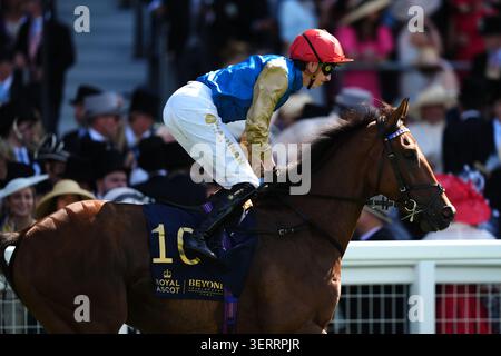 Hopewell Rock ridden by James Doyle goes to post ahead of the Duke Of ...