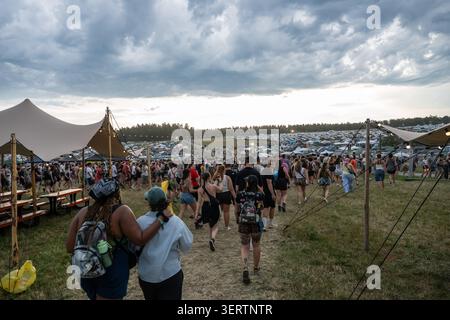 Neuhausen Ob Eck, Germany. 19th June, 2026. Numerous festivalgoers are ...
