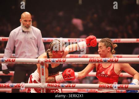 Canadian boxer Marie-Pier Houle and Mexican boxer María del Sol Moreno ...