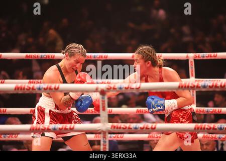 Mexican boxer María del Sol Moreno punches Canadian boxer Marie-Pier ...