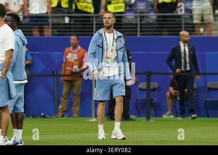 England midfielder Jordan Henderson (14) celebrates winning during the ...