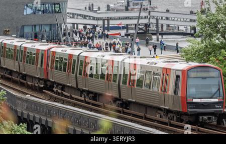14 June 2026, Hamburg: A train on Subway Line 3 runs between the ...