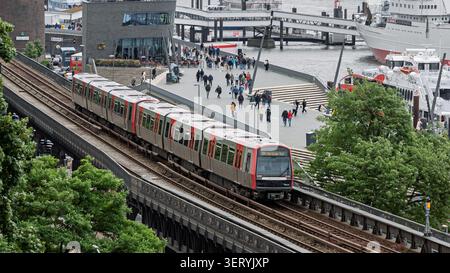 14 June 2026, Hamburg: A train on Subway Line 3 runs between the ...