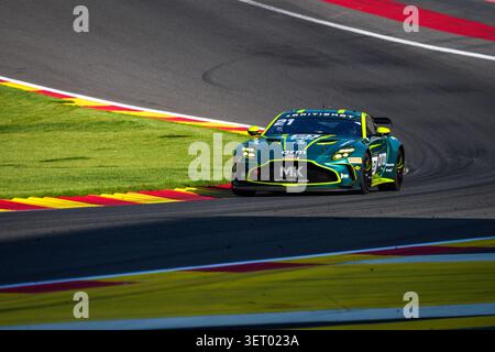 21 ORTON Will, HAWKINS Jessica,MK Racing, Aston Martin Vantage AMR GT4 ...