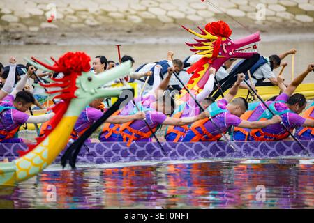 YICHANG, CHINA - JUNE 20, 2026 - The 2026 Dragon Boat Loong Boat Race ...