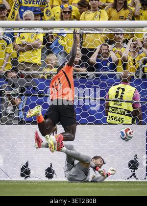 HOUSTON - Brian Brobbey of the Netherlands scores the 2-0 during the ...