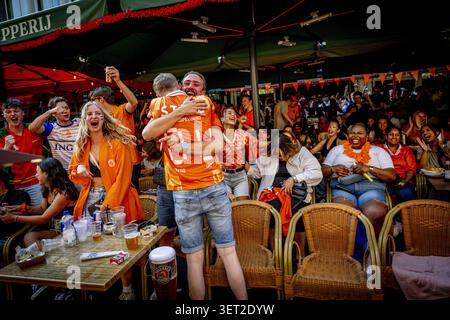 ROTTERDAM - Fans watch the Dutch national team in action against Sweden ...