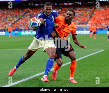 Sweden defender Isak Hien (4) and Netherlands midfielder Guus Til (16 ...