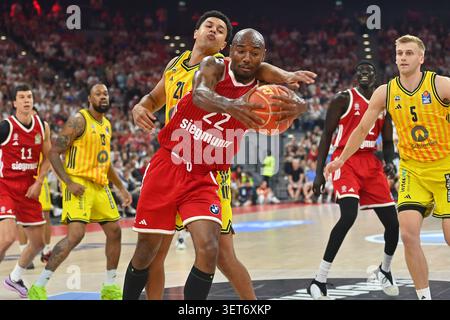 Isiaha MIKE (FCB), Action, duel. Basketball BBL, Season 2025/2026 ...