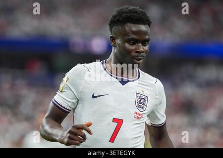 England forward Bukayo Saka #7 dribbles the ball against Ghana defender ...